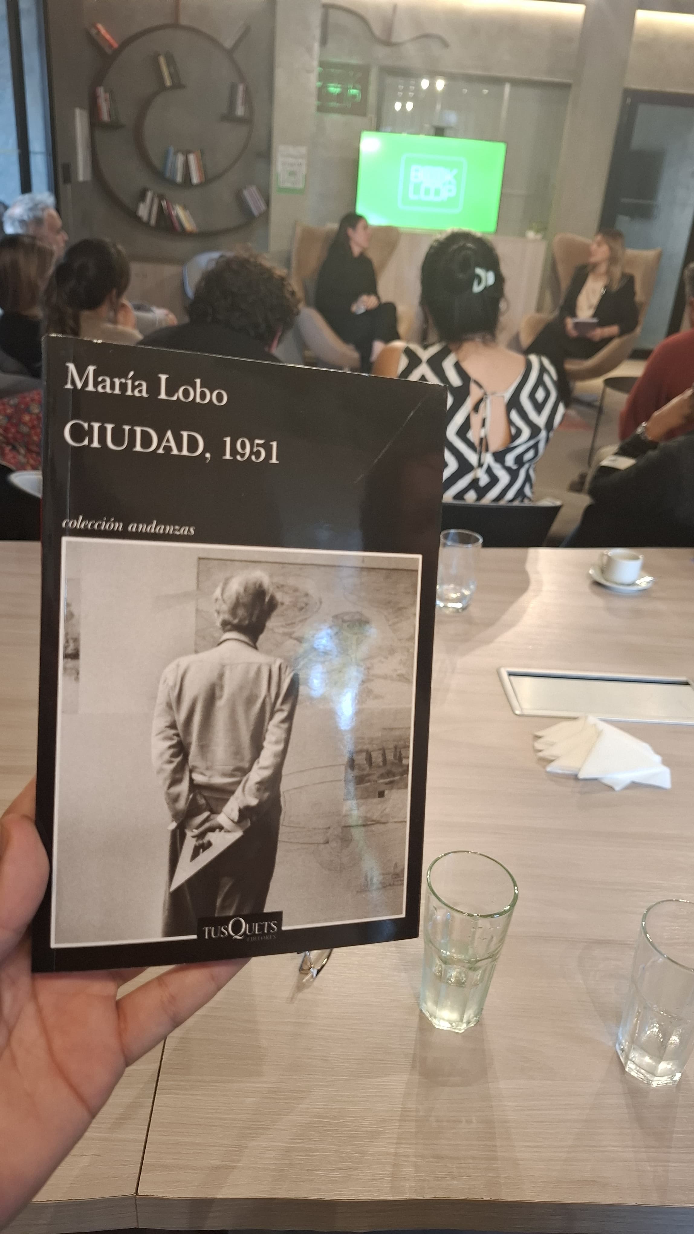 Celebramos un año de Book Loop. - Metrocúbico